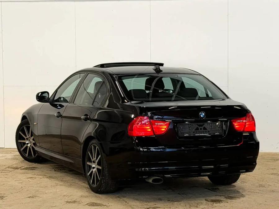 Black BMW 320 2010 in Jurmala, with an engine capacity of 2.00 L and mileage of 260 thousand km for 6995 €, photo 8 on AUTOMOTO.COM.LV