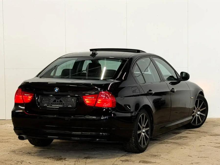 Black BMW 320 2010 in Jurmala, with an engine capacity of 2.00 L and mileage of 260 thousand km for 6995 €, photo 10 on AUTOMOTO.COM.LV