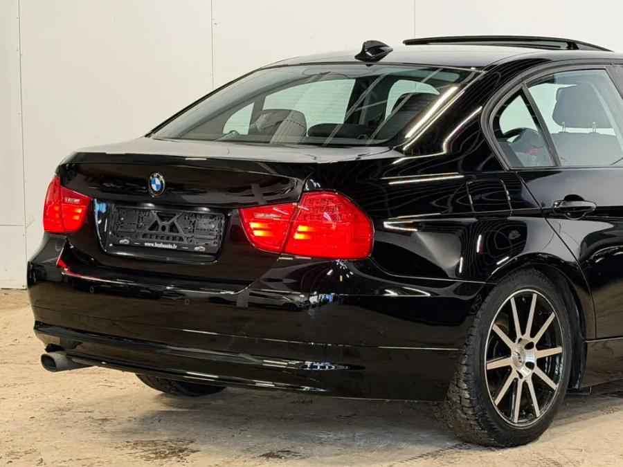 Black BMW 320 2010 in Jurmala, with an engine capacity of 2.00 L and mileage of 260 thousand km for 6995 €, photo 11 on AUTOMOTO.COM.LV