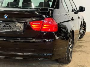 Black BMW 320 2010 in Jurmala, with an engine capacity of 2.00 L and mileage of 260 thousand km for 6995 €, photo 12 on AUTOMOTO.COM.LV