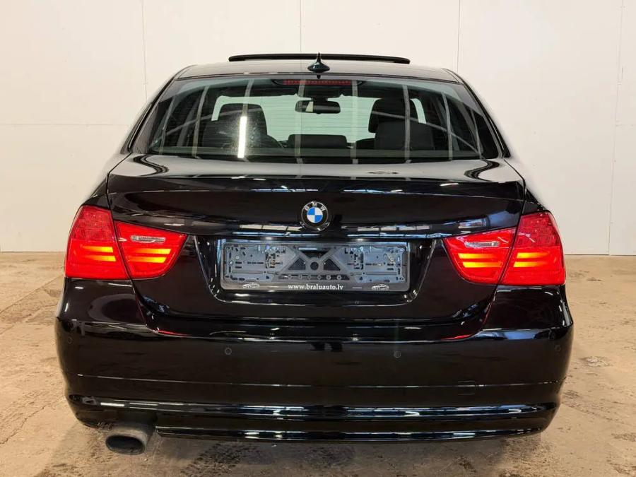 Black BMW 320 2010 in Jurmala, with an engine capacity of 2.00 L and mileage of 260 thousand km for 6995 €, photo 13 on AUTOMOTO.COM.LV