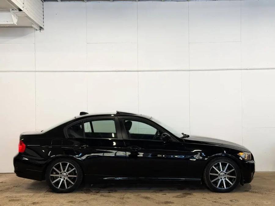 Black BMW 320 2010 in Jurmala, with an engine capacity of 2.00 L and mileage of 260 thousand km for 6995 €, photo 14 on AUTOMOTO.COM.LV