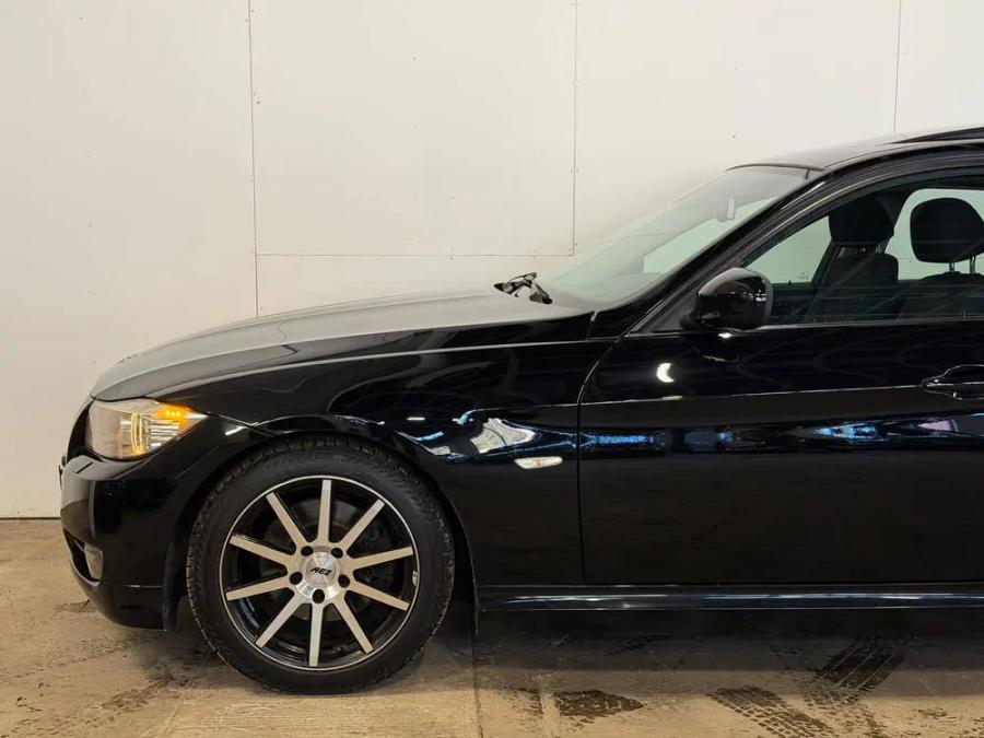 Black BMW 320 2010 in Jurmala, with an engine capacity of 2.00 L and mileage of 260 thousand km for 6995 €, photo 18 on AUTOMOTO.COM.LV