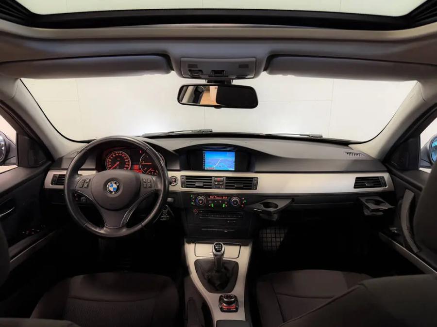 Black BMW 320 2010 in Jurmala, with an engine capacity of 2.00 L and mileage of 260 thousand km for 6995 €, photo 22 on AUTOMOTO.COM.LV