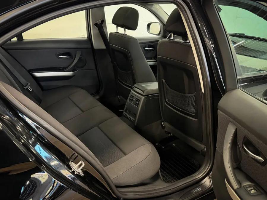 Black BMW 320 2010 in Jurmala, with an engine capacity of 2.00 L and mileage of 260 thousand km for 6995 €, photo 25 on AUTOMOTO.COM.LV