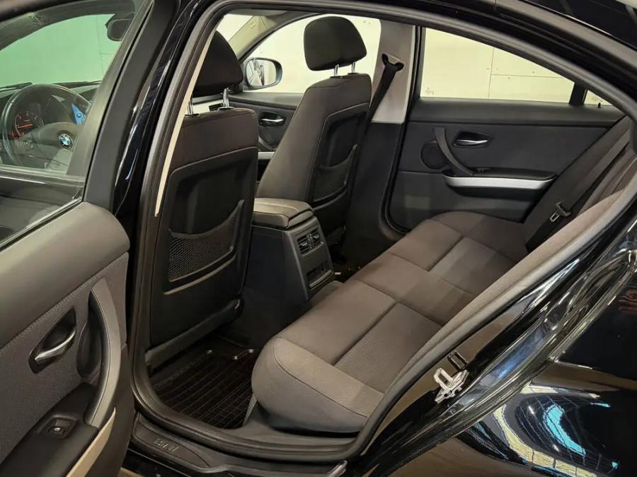 Black BMW 320 2010 in Jurmala, with an engine capacity of 2.00 L and mileage of 260 thousand km for 6995 €, photo 26 on AUTOMOTO.COM.LV