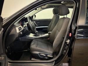 Black BMW 320 2010 in Jurmala, with an engine capacity of 2.00 L and mileage of 260 thousand km for 6995 €, photo 27 on AUTOMOTO.COM.LV