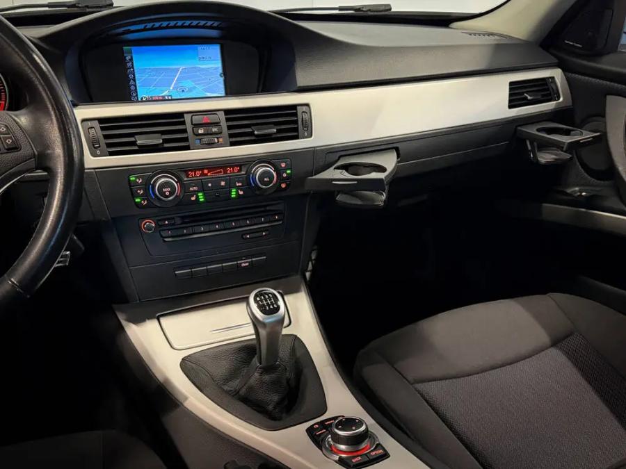 Black BMW 320 2010 in Jurmala, with an engine capacity of 2.00 L and mileage of 260 thousand km for 6995 €, photo 28 on AUTOMOTO.COM.LV