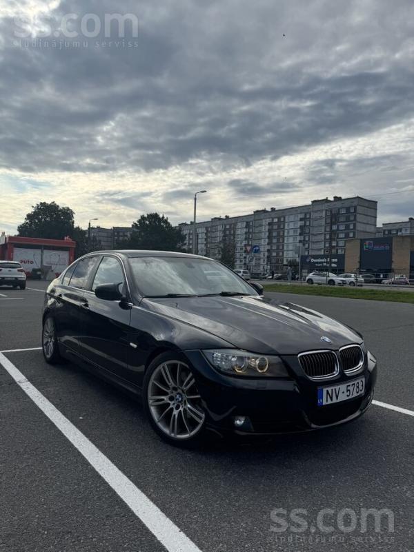 Black BMW 320 2010 in Riga, with an engine capacity of 2.00 L and mileage of 365 thousand km for 3900 €, photo 4 on AUTOMOTO.COM.LV