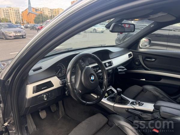 Black BMW 320 2010 in Riga, with an engine capacity of 2.00 L and mileage of 365 thousand km for 3900 €, photo 6 on AUTOMOTO.COM.LV