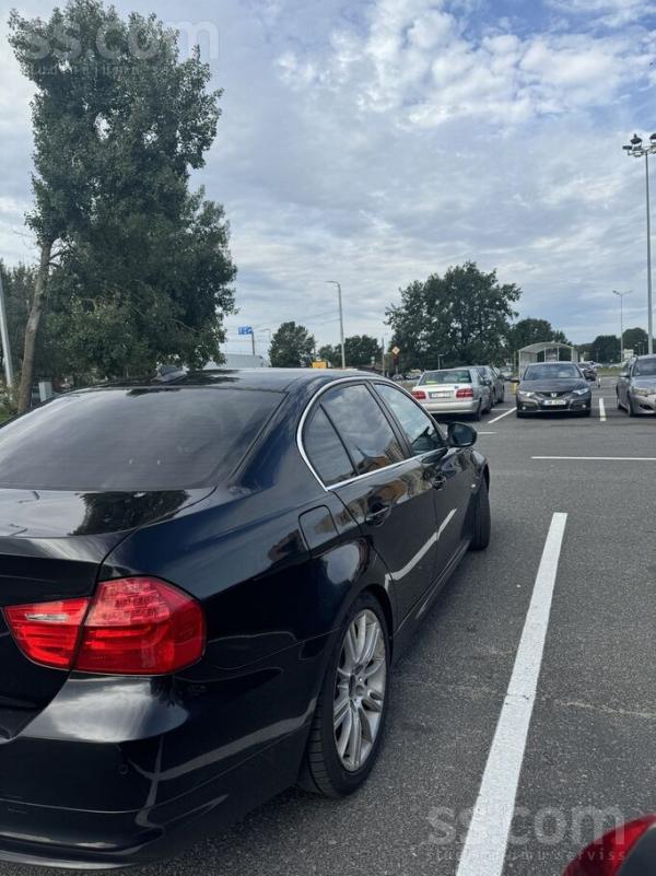 Black BMW 320 2010 in Riga, with an engine capacity of 2.00 L and mileage of 365 thousand km for 3900 €, photo 3 on AUTOMOTO.COM.LV