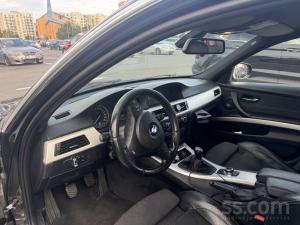 Black BMW 320 2010 in Riga, with an engine capacity of 2.00 L and mileage of 365 thousand km for 3900 €, photo 7 on AUTOMOTO.COM.LV