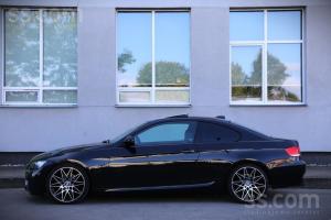 Black BMW 320 2010 in Riga, with an engine capacity of 2.00 L and mileage of 344 thousand km for 6995 €, photo 3 on AUTOMOTO.COM.LV
