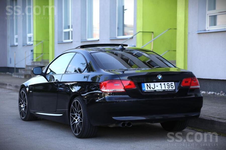 Black BMW 320 2010 in Riga, with an engine capacity of 2.00 L and mileage of 344 thousand km for 6995 €, photo 6 on AUTOMOTO.COM.LV
