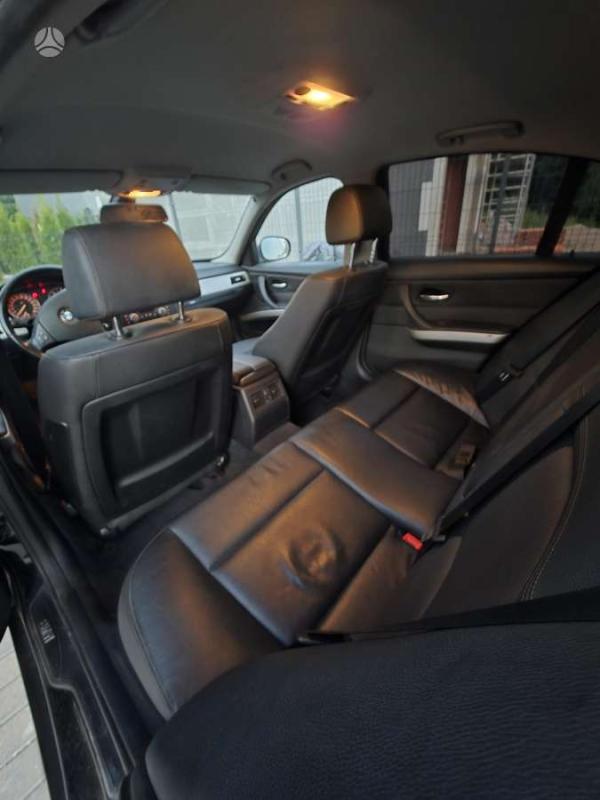 Melns BMW 320 2010 Kauņa, ar dzinēja tilpumu 2.00 L un nobraukumu 285 tūkst. km par 6200 €, foto 5 vietnē AUTOMOTO.COM.LV