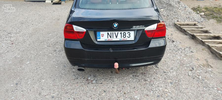 Melns BMW 320 2010 Klaipėda, ar dzinēja tilpumu 2.00 L un nobraukumu 250 tūkst. km par 990 €, foto 5 vietnē AUTOMOTO.COM.LV