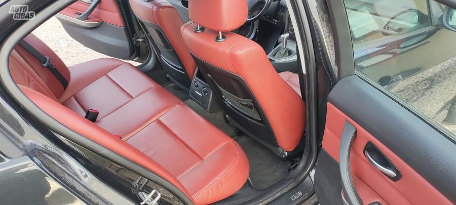 Melns BMW 320 2010 Klaipėda, ar dzinēja tilpumu 2.00 L un nobraukumu 250 tūkst. km par 990 €, foto 13 vietnē AUTOMOTO.COM.LV