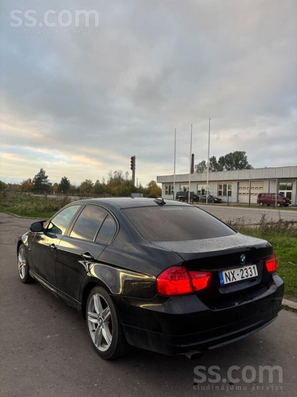 Melns BMW 320 2010 Rīga, ar dzinēja tilpumu 2.00 L un nobraukumu 358 tūkst. km par 3800 €, foto 3 vietnē AUTOMOTO.COM.LV