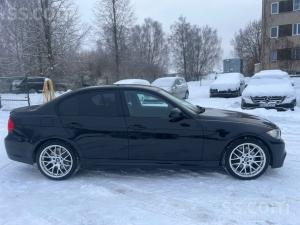 Black BMW 320 2011 in Kuldiga, with an engine capacity of 2.00 L and mileage of 356 thousand km for 7290 €, photo 5 on AUTOMOTO.COM.LV