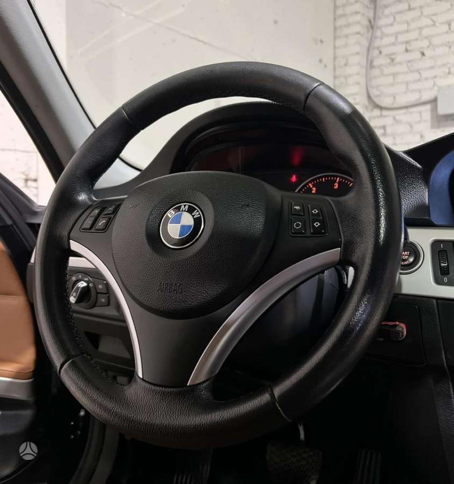 Melns BMW 320 2011 Klaipėda, ar dzinēja tilpumu 2.00 L un nobraukumu 238 tūkst. km par 6900 €, foto 16 vietnē AUTOMOTO.COM.LV