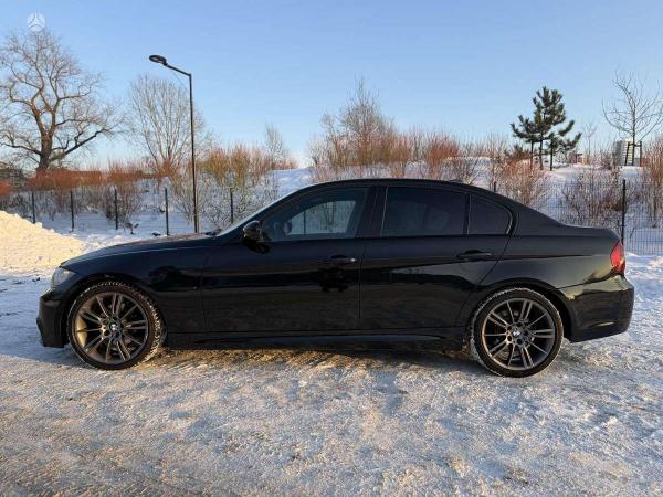 Melns BMW 320 2011 Viļņa, ar dzinēja tilpumu 2.00 L un nobraukumu 268 tūkst. km par 6750 €, foto 2 vietnē AUTOMOTO.COM.LV