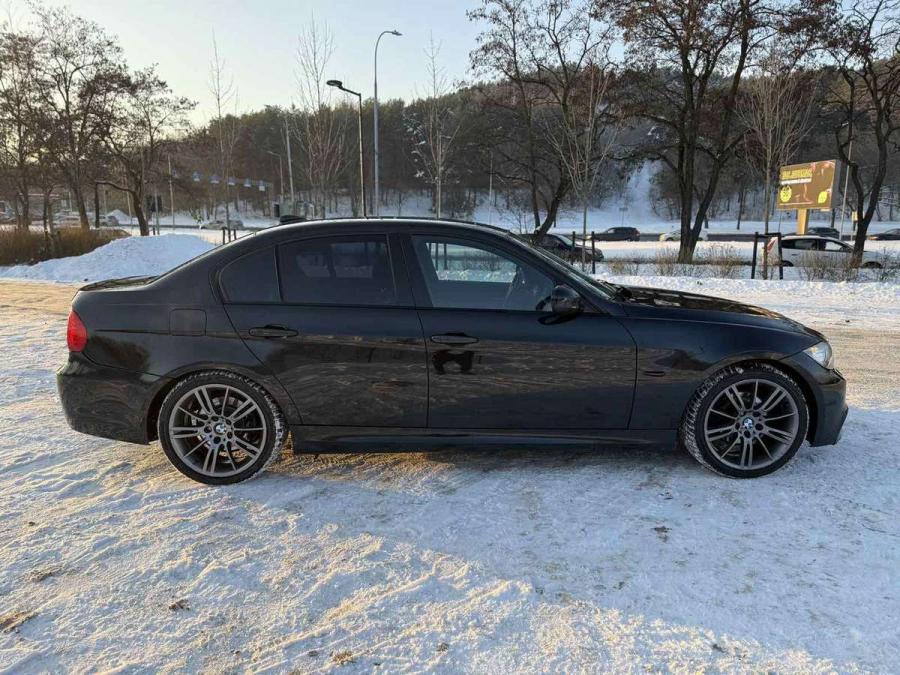 Black BMW 320 2011 in Vilnius, with an engine capacity of 2.00 L and mileage of 268 thousand km for 6750 €, photo 6 on AUTOMOTO.COM.LV