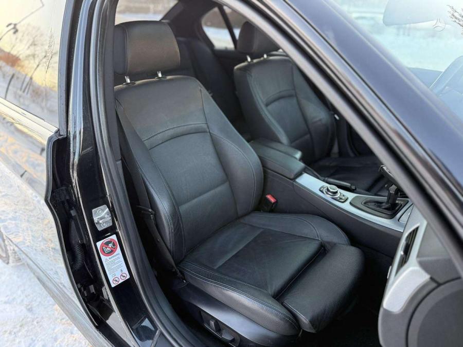 Black BMW 320 2011 in Vilnius, with an engine capacity of 2.00 L and mileage of 268 thousand km for 6750 €, photo 14 on AUTOMOTO.COM.LV
