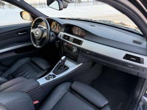 Black BMW 320 2011 in Vilnius, with an engine capacity of 2.00 L and mileage of 268 thousand km for 6750 €, photo 15 on AUTOMOTO.COM.LV