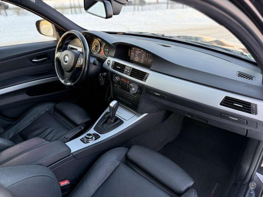Black BMW 320 2011 in Vilnius, with an engine capacity of 2.00 L and mileage of 268 thousand km for 6750 €, photo 15 on AUTOMOTO.COM.LV