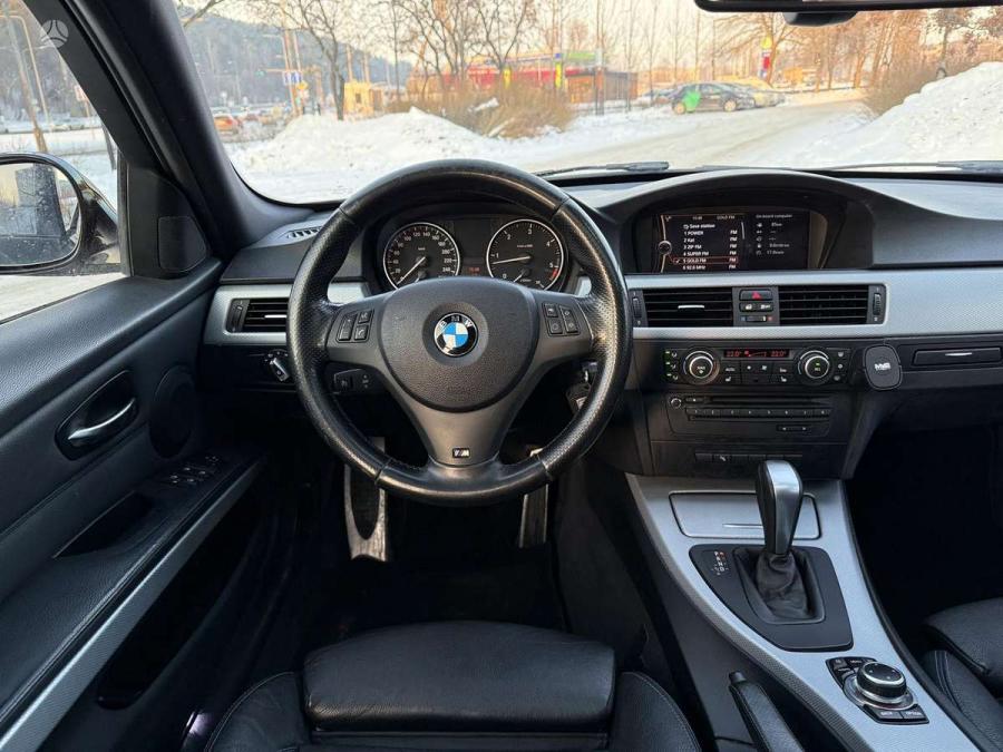 Black BMW 320 2011 in Vilnius, with an engine capacity of 2.00 L and mileage of 268 thousand km for 6750 €, photo 18 on AUTOMOTO.COM.LV
