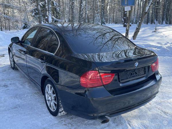 Melns BMW 320 2011 Prienai, ar dzinēja tilpumu 2.00 L un nobraukumu 278 tūkst. km par 3750 €, foto 4 vietnē AUTOMOTO.COM.LV