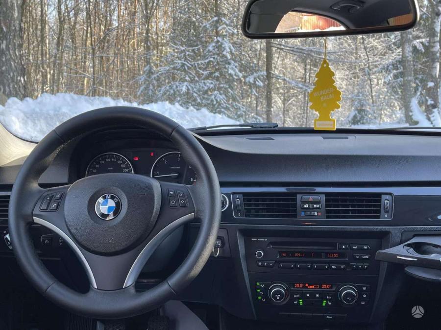 Melns BMW 320 2011 Prienai, ar dzinēja tilpumu 2.00 L un nobraukumu 278 tūkst. km par 3750 €, foto 9 vietnē AUTOMOTO.COM.LV