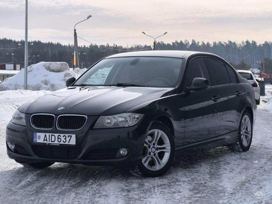 Black BMW 320 2011 in Vilnius, with an engine capacity of 2.00 L and mileage of 369 thousand km for 4999 €, photo 1 on AUTOMOTO.COM.LV