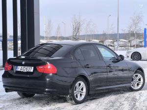 Black BMW 320 2011 in Vilnius, with an engine capacity of 2.00 L and mileage of 369 thousand km for 4999 €, photo 2 on AUTOMOTO.COM.LV