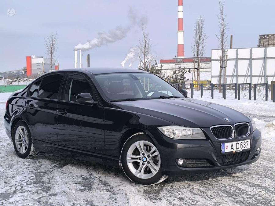 Black BMW 320 2011 in Vilnius, with an engine capacity of 2.00 L and mileage of 369 thousand km for 4999 €, photo 3 on AUTOMOTO.COM.LV