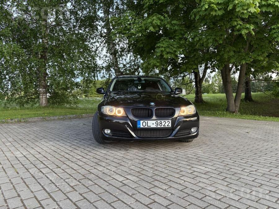 Melns BMW 320 2011 Tukums, ar dzinēja tilpumu 2.00 L un nobraukumu 268 tūkst. km par 5790 €, foto 3 vietnē AUTOMOTO.COM.LV