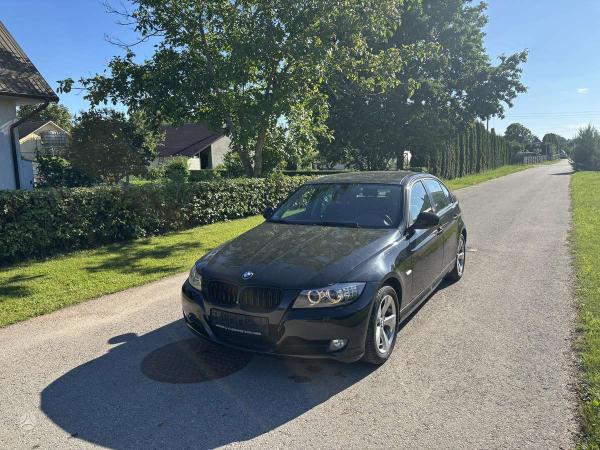 Melns BMW 320 2011 Jurbarkas, ar dzinēja tilpumu 2.00 L un nobraukumu 225 tūkst. km par 4400 €, foto 1 vietnē AUTOMOTO.COM.LV