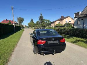 Black BMW 320 2011 in Jurbarkas, with an engine capacity of 2.00 L and mileage of 225 thousand km for 4400 €, photo 4 on AUTOMOTO.COM.LV