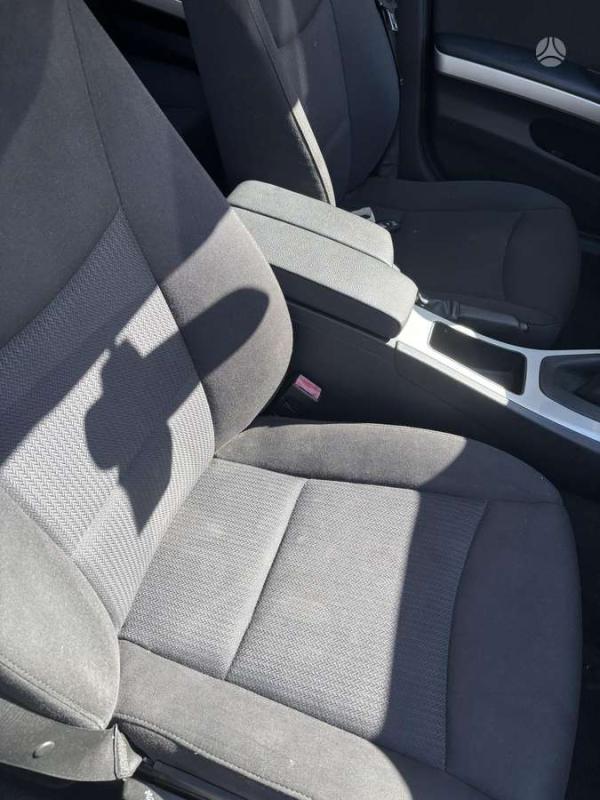 Melns BMW 320 2011 Jurbarkas, ar dzinēja tilpumu 2.00 L un nobraukumu 225 tūkst. km par 4400 €, foto 8 vietnē AUTOMOTO.COM.LV