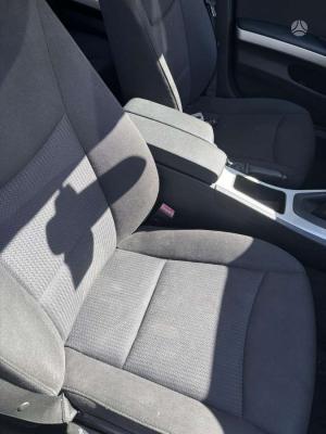 Black BMW 320 2011 in Jurbarkas, with an engine capacity of 2.00 L and mileage of 225 thousand km for 4400 €, photo 9 on AUTOMOTO.COM.LV
