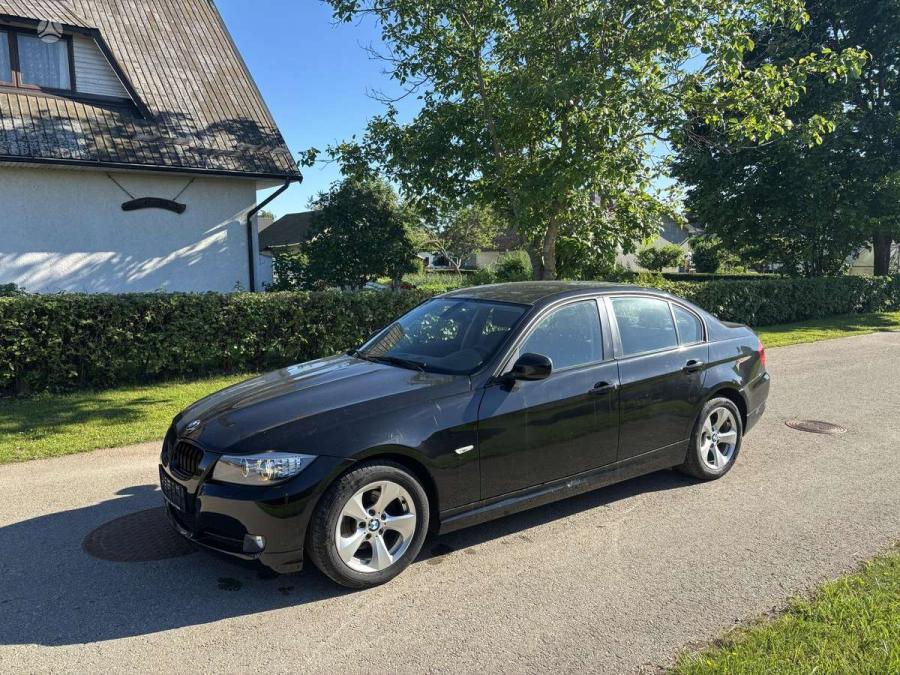 Melns BMW 320 2011 Jurbarkas, ar dzinēja tilpumu 2.00 L un nobraukumu 225 tūkst. km par 4300 €, foto 4 vietnē AUTOMOTO.COM.LV