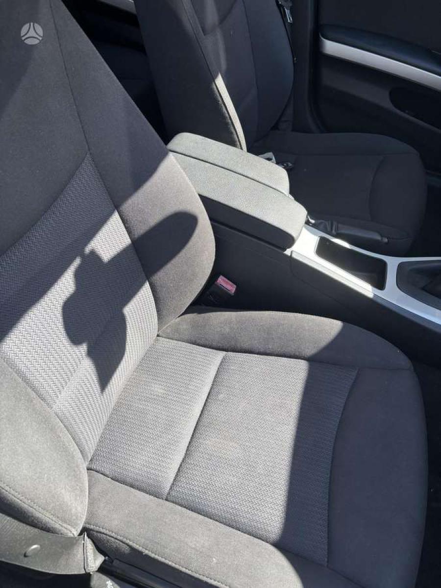 Melns BMW 320 2011 Jurbarkas, ar dzinēja tilpumu 2.00 L un nobraukumu 225 tūkst. km par 4300 €, foto 9 vietnē AUTOMOTO.COM.LV