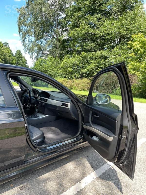 Melns BMW 320 2011 Rīga, ar dzinēja tilpumu 2.00 L un nobraukumu 337 tūkst. km par 6500 €, foto 10 vietnē AUTOMOTO.COM.LV
