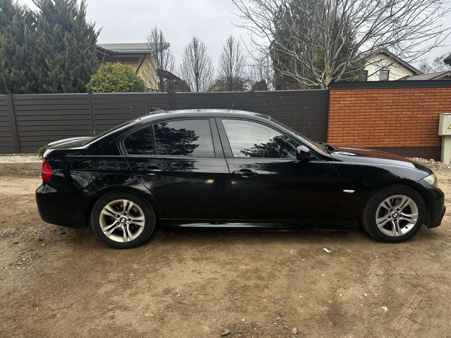 Black BMW 320 2011 in Kaunas, with an engine capacity of 2.00 L and mileage of 294 thousand km for 4800 €, photo 4 on AUTOMOTO.COM.LV