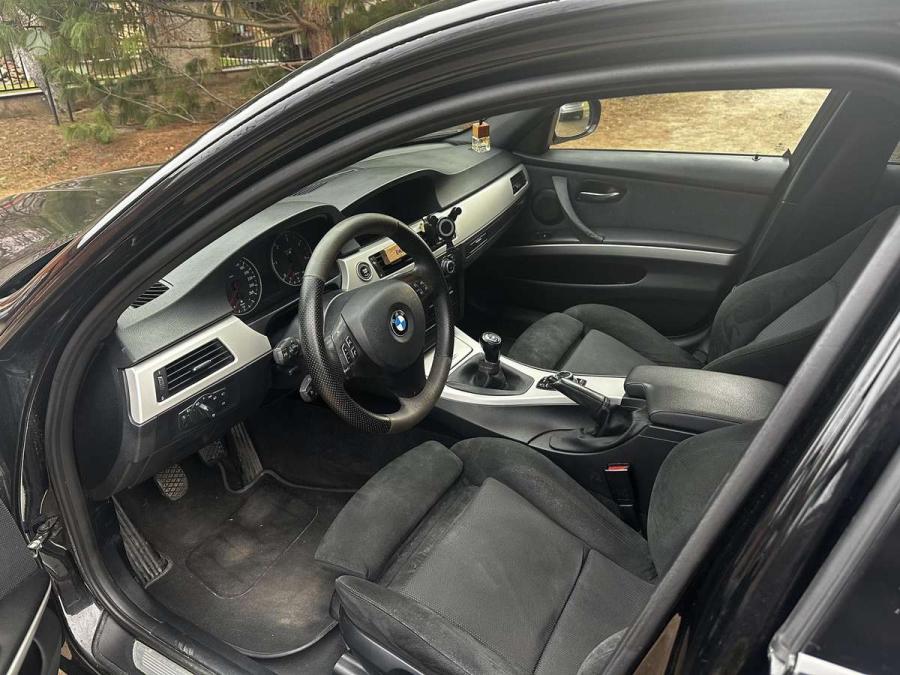 Black BMW 320 2011 in Kaunas, with an engine capacity of 2.00 L and mileage of 294 thousand km for 4800 €, photo 9 on AUTOMOTO.COM.LV