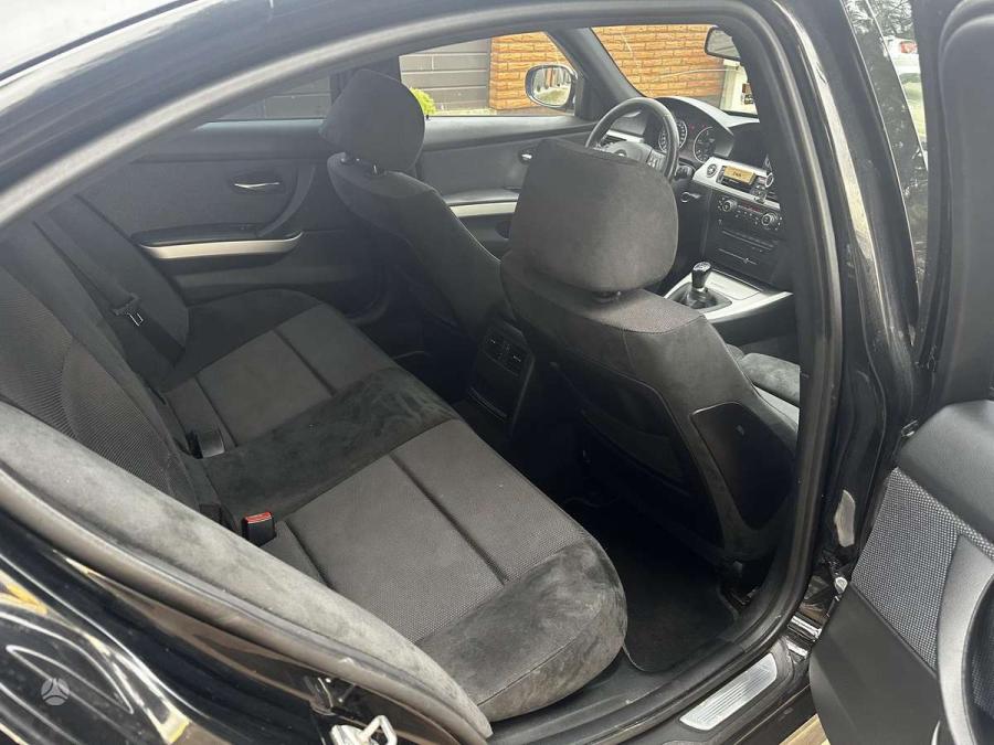 Black BMW 320 2011 in Kaunas, with an engine capacity of 2.00 L and mileage of 294 thousand km for 4800 €, photo 11 on AUTOMOTO.COM.LV