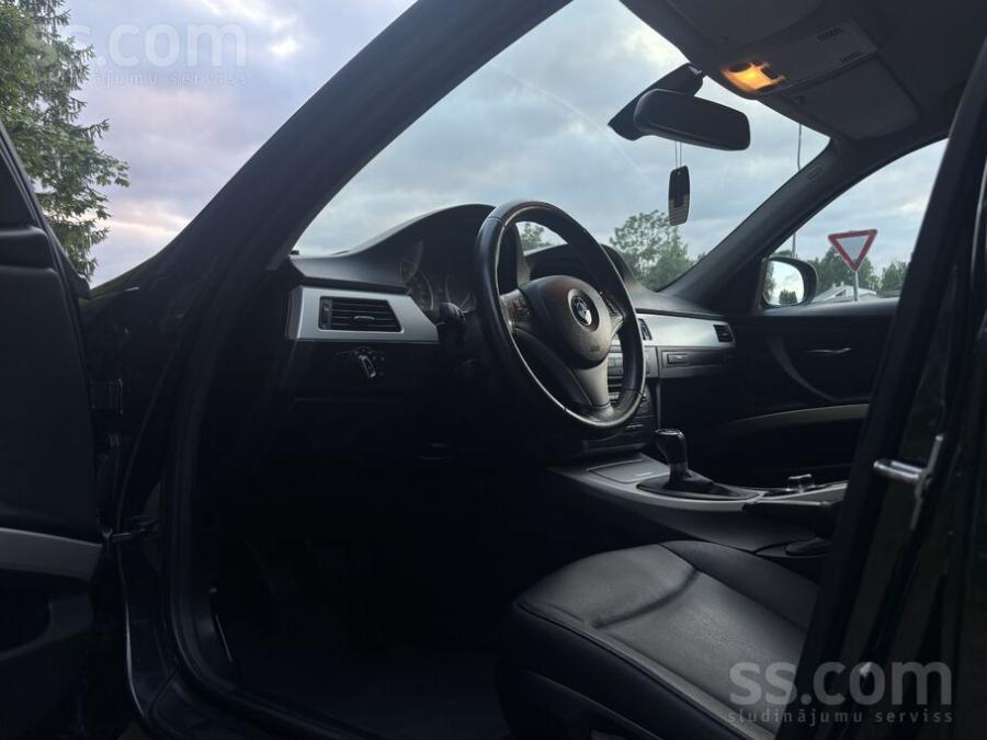 Melns BMW 320 2011 Tukums, ar dzinēja tilpumu 2.00 L un nobraukumu 268 tūkst. km par 5690 €, foto 10 vietnē AUTOMOTO.COM.LV