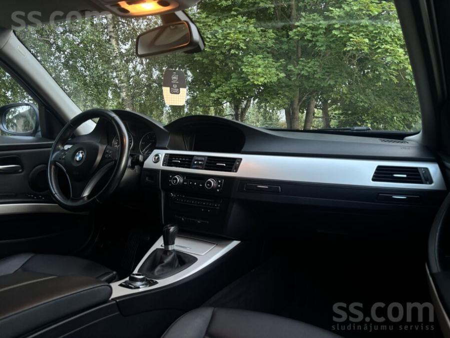 Melns BMW 320 2011 Tukums, ar dzinēja tilpumu 2.00 L un nobraukumu 268 tūkst. km par 5690 €, foto 15 vietnē AUTOMOTO.COM.LV