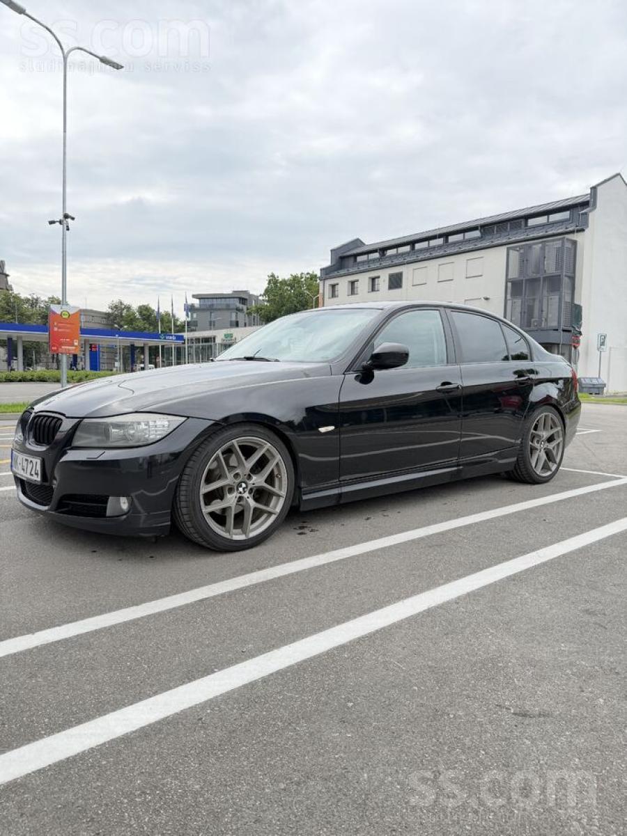 Melns BMW 320 2011 Rīga, ar dzinēja tilpumu 2.00 L un nobraukumu 323 tūkst. km par 6350 €, foto 1 vietnē AUTOMOTO.COM.LV