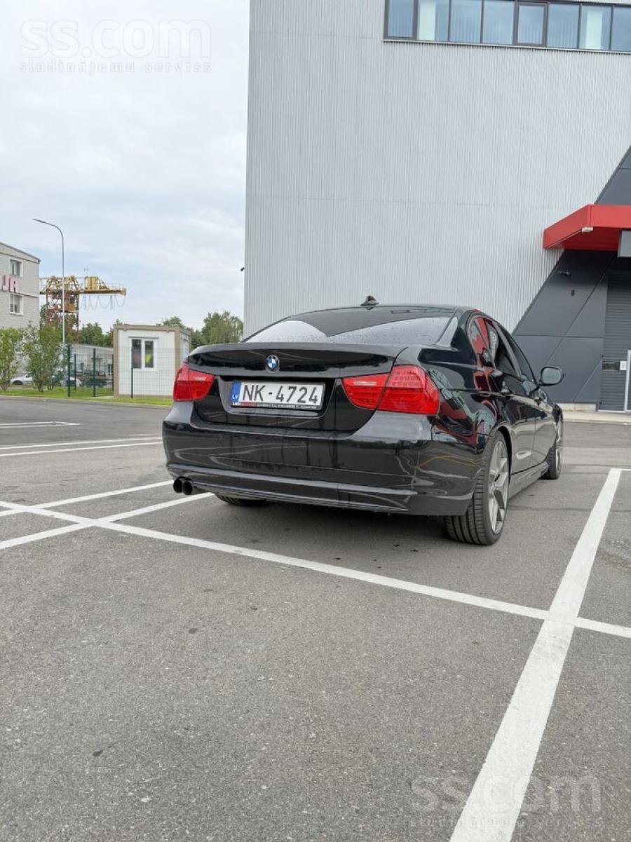 Melns BMW 320 2011 Rīga, ar dzinēja tilpumu 2.00 L un nobraukumu 323 tūkst. km par 6350 €, foto 4 vietnē AUTOMOTO.COM.LV